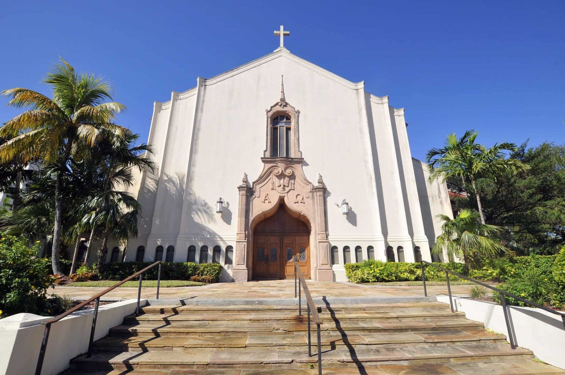 10 Best Churches In Chicago To Escape The City