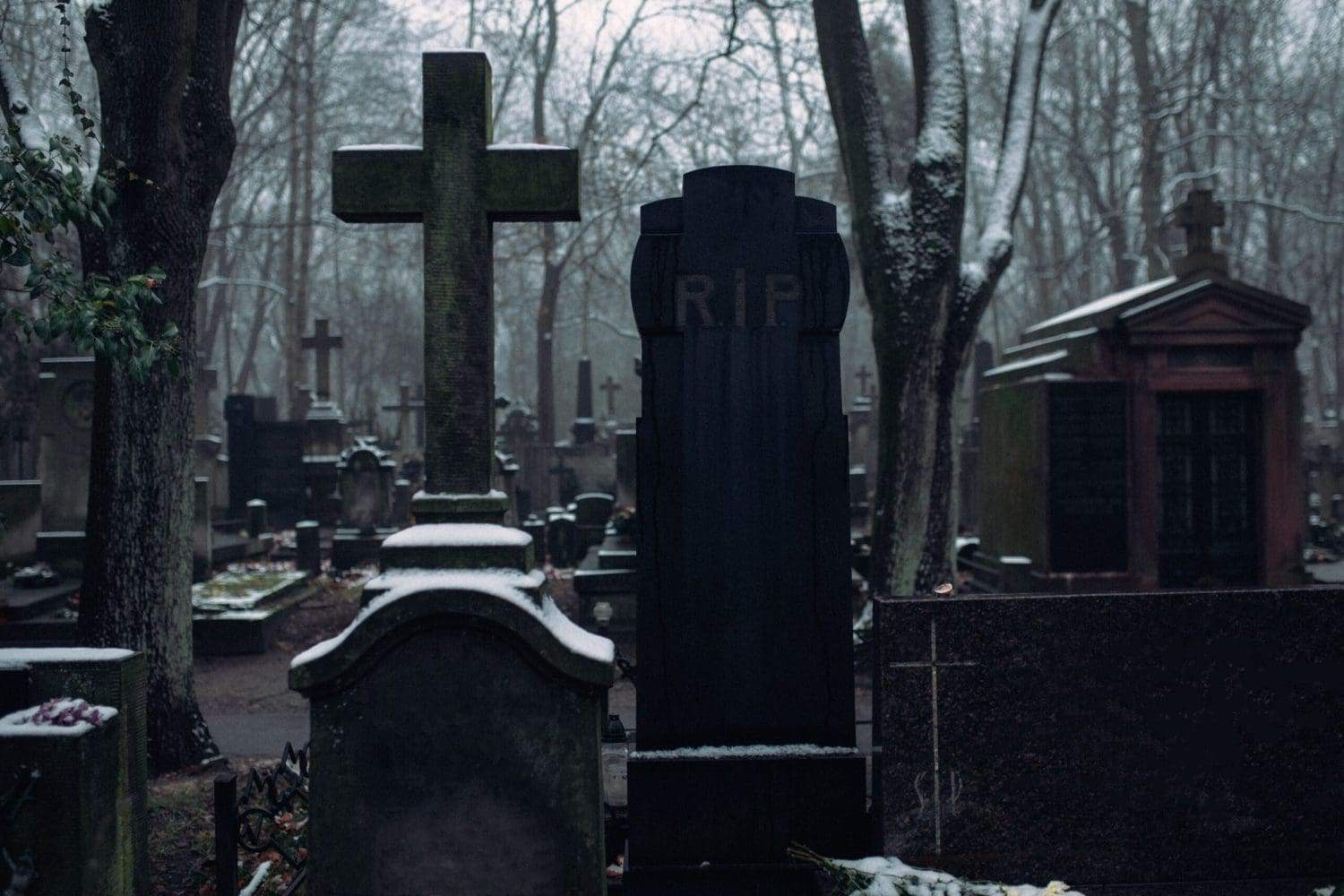 The Eerie Ghosts & Gravestones Tour Awaits In Boston!